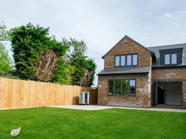 4 Bedroom Detached House For Sale In Windmill Road, Flitwick