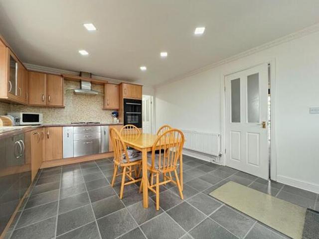 4 bedroom detached house for sale in Windhill Old Road Thackley, BD10