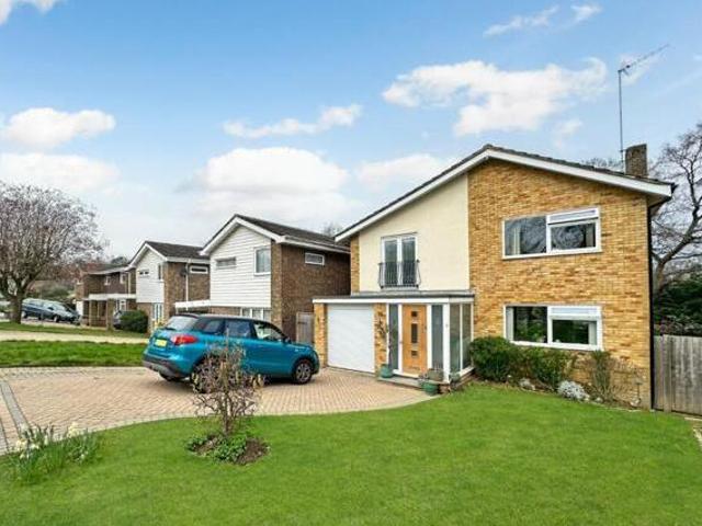 4 Bedroom Detached House For Sale In Windsor, Berkshire