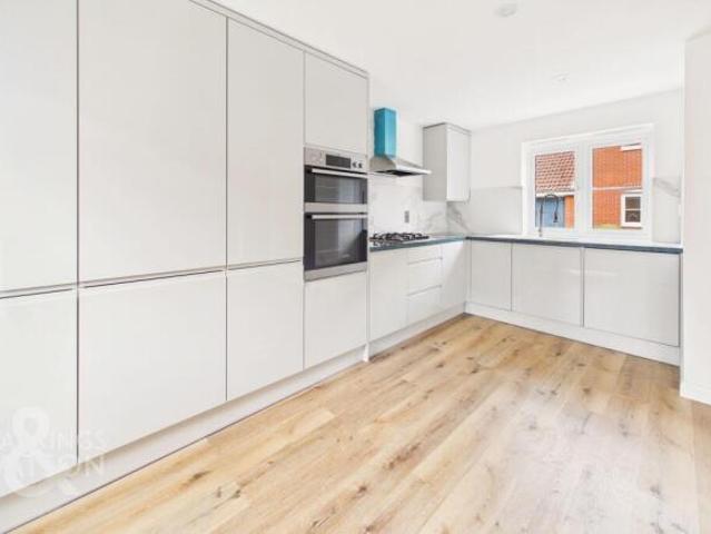 4 bedroom detached house for sale in Windsor Park Gardens, Sprowston, Norwich, NR6