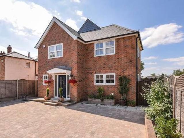 4 bedroom detached house for sale in Winkfield Berkshire SL4