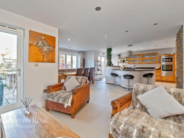 4 bedroom detached house for sale in Winstanley Lane, Shenley Lodge, MK5