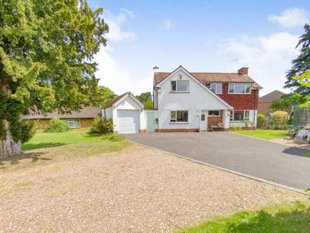 4 Bedroom Detached House For Sale In Winthorpe, Newark