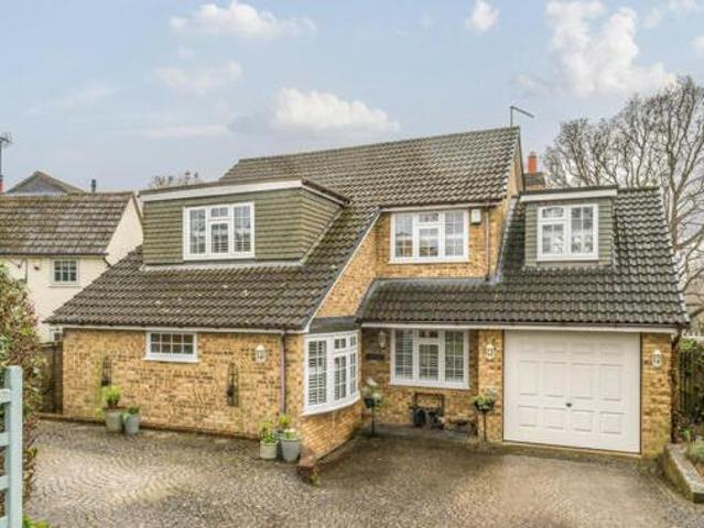 4 Bedroom Detached House For Sale In Wrecclesham, Farnham