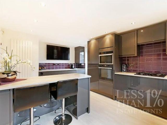 4 bedroom detached house for sale in Wrekin Close NN4