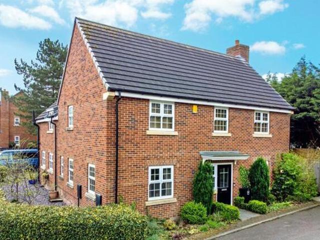 4 Bedroom Detached House For Sale In Wrenthorpe, Wakefield