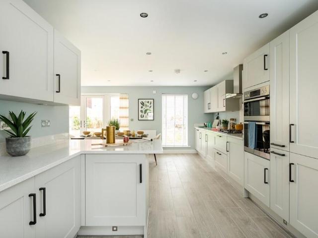 4 bedroom detached house for sale in Wrexham Road, Chester, CH4 7DQ, CH4