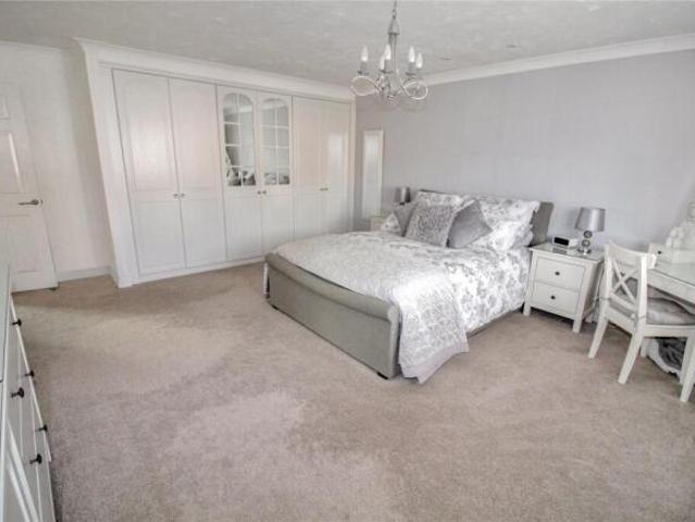 4 bedroom detached house for sale in Wright Close, St Andrews Ridge, Swindon, SN25