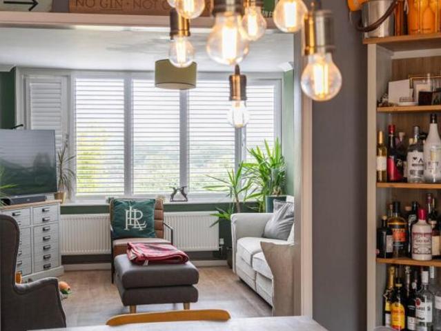 4 bedroom detached house for sale in Wyvern Close, Swindon, SN1