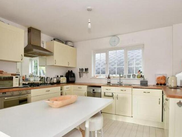 4 Bedroom Detached House For Sale In Totland
