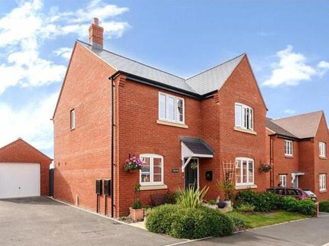 4 Bedroom Detached House For Sale In Towcester, Northamptonshire