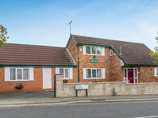 4 bedroom detached house for sale in Town Street Morley Leeds LS27