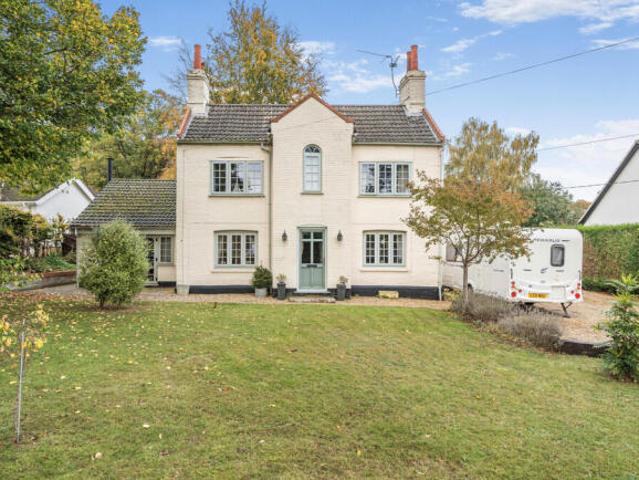 4 bedroom detached house for sale in Townhouse Road, Costessey, NR8
