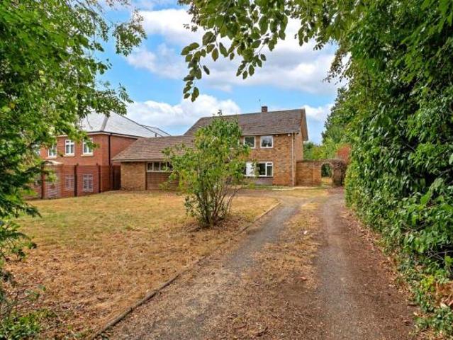 4 bedroom detached house for sale in Townsend Drive, St. Albans, AL3