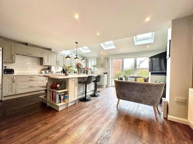4 bedroom detached house for sale in Towpath Avenue, Pineham Lock, Northampton NN4