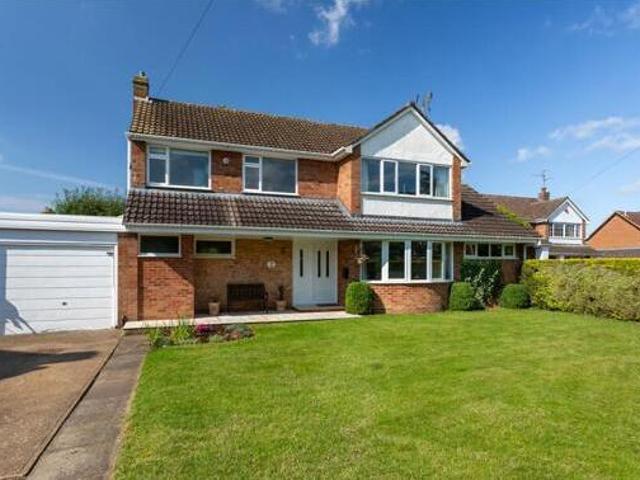 4 Bedroom Detached House For Sale In Toddington, Bedfordshire