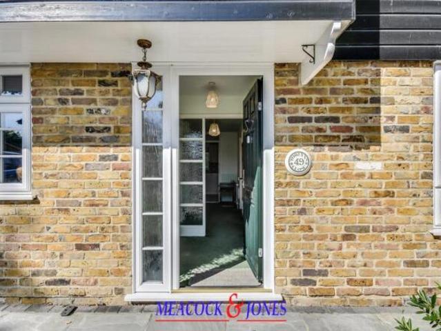 4 bedroom detached house for sale in Tomlyns Close, Hutton, Brentwood, CM13