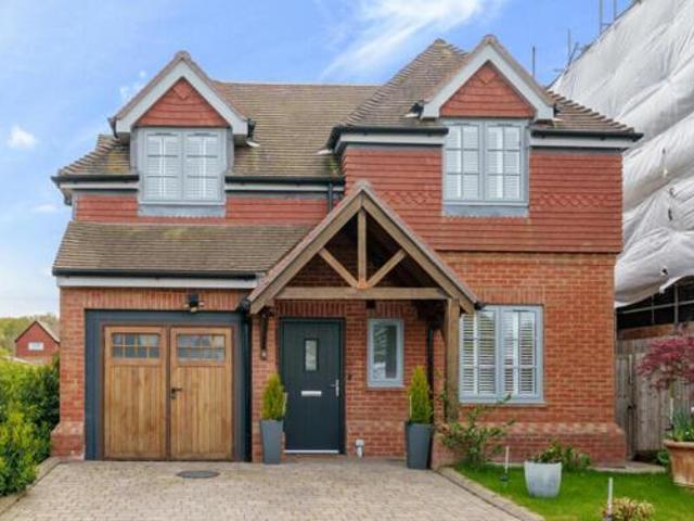 4 Bedroom Detached House For Sale In Tongham, Surrey