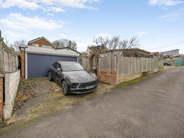 4 bedroom detached house for sale in Top Dartford Road, Hextable, Swanley, BR8