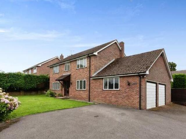 4 Bedroom Detached House For Sale In Tadley, Hampshire
