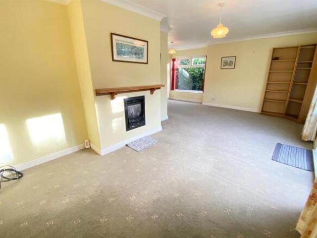 4 bedroom detached house for sale in Templar Drive, Almondbury, Huddersfield, HD5