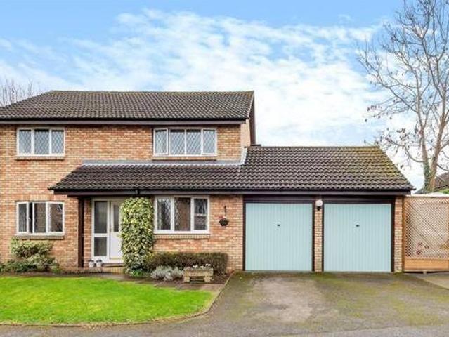 4 bedroom detached house for sale in Ten Acres Fetcham KT22