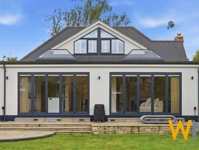 4 bedroom detached house for sale in Tennyson Road, Brentwood, CM13
