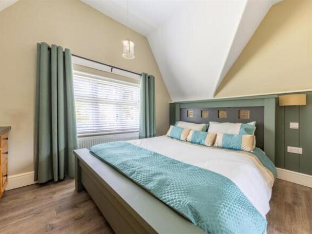 4 bedroom detached house for sale in Thunder Lane, Norwich, NR7