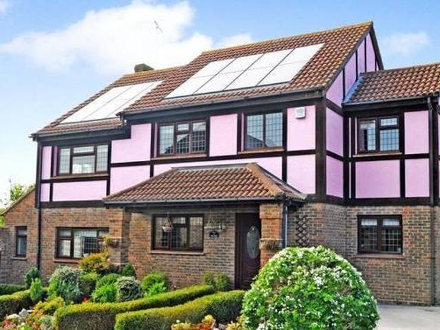 4 bedroom detached house for sale in The Maze LeighonSea SS9 SS9
