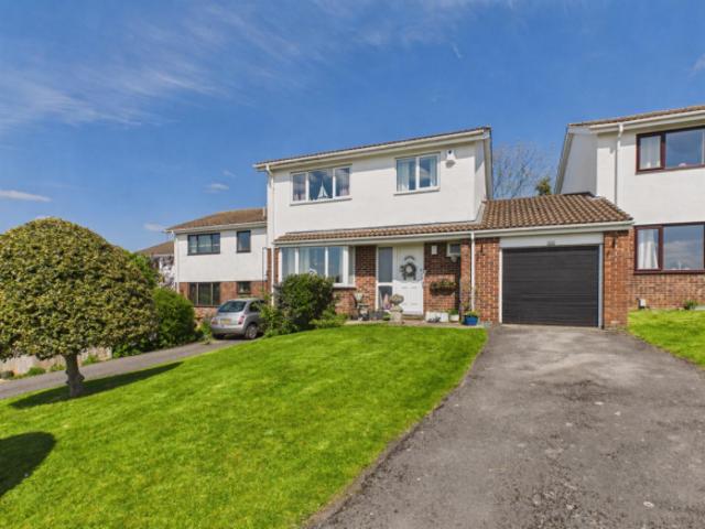 4 bedroom link detached house for sale in The Meadows, Hanham, Bristol, BS15
