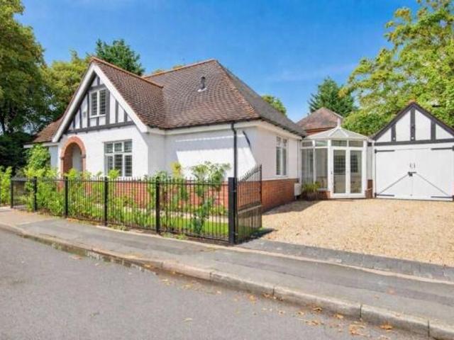 4 bedroom detached house for sale in The Oval, Bessacarr, Doncaster, DN4