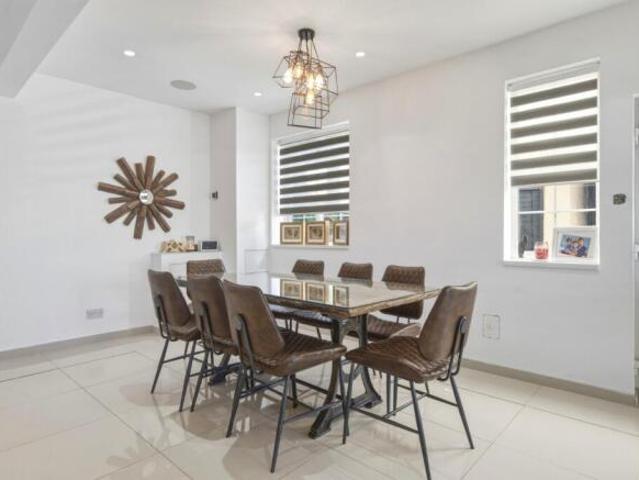 4 bedroom detached house for sale in The Oval, Oadby, LE2