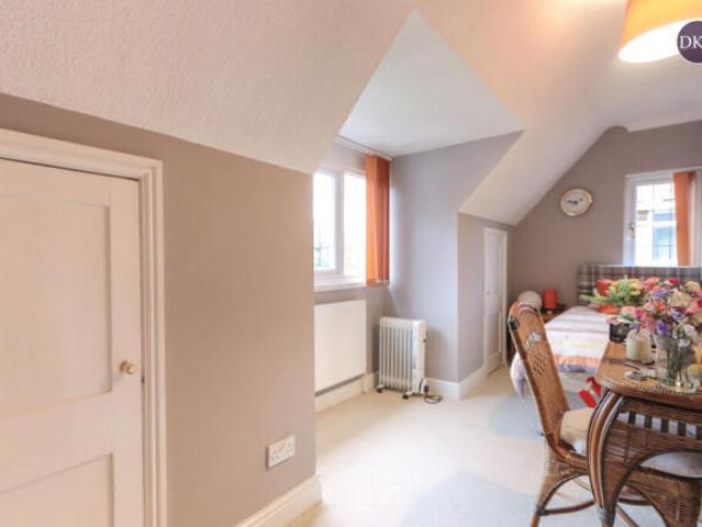 4 bedroom detached house for sale in The Avenue, Watford, WD17