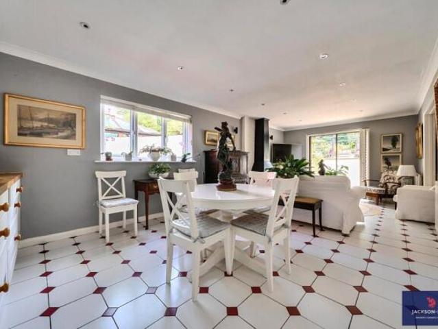 4 bedroom detached house for sale in The Avenue, Cliftonville, Northampton, Northamptonshire, NN1