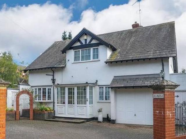 4 bedroom detached house for sale in The Avenue Dallington NN5