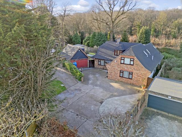 4 bedroom detached house for sale in The Birches, Brentwood, CM13