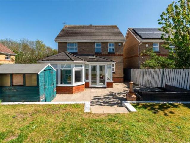 4 bedroom detached house for sale in The Canons, Newport Pagnell, Buckinghamshire, MK16