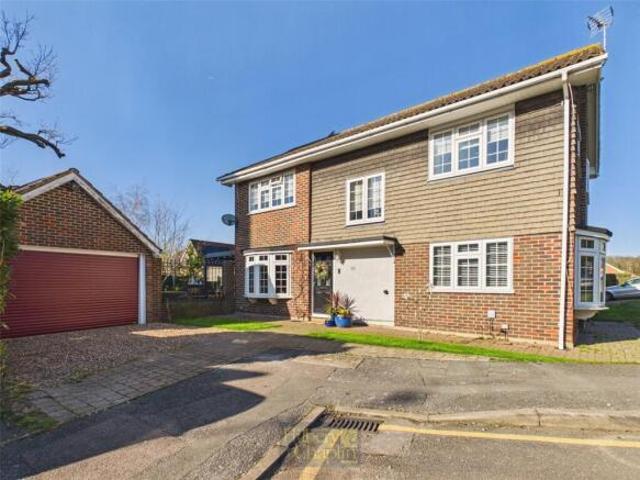 4 bedroom detached house for sale in The Dell, Great Warley, Brentwood, Essex, CM13