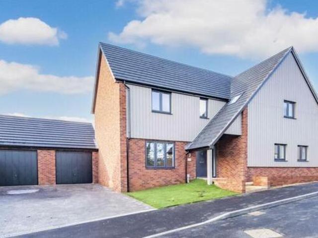 4 Bedroom Detached House For Sale In The Glebe
