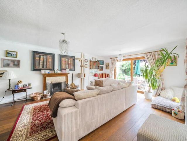 4 bedroom detached house for sale in The Greenaways, Oakley, RG23 7JF, RG23