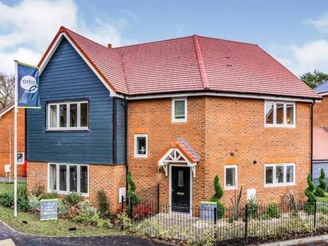 4 bedroom detached house for sale in The Hawthorns Copthorne Crawley RH10