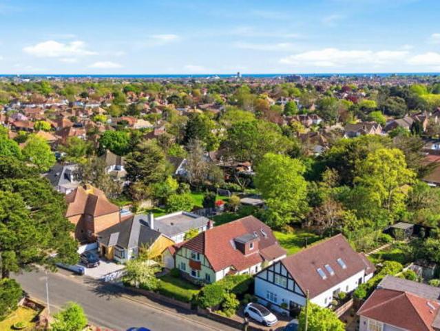4 bedroom detached house for sale in The Plantation, Worthing, BN13 2AA, BN13