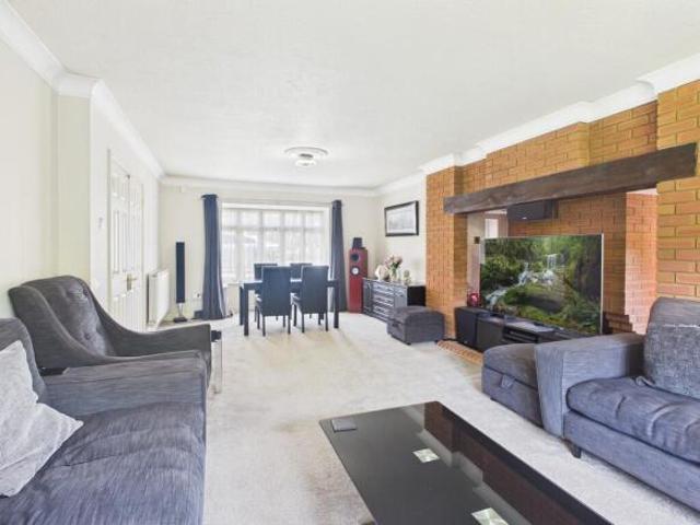 4 bedroom detached house for sale in The Quickthorns, Oadby, Leicester, LE2