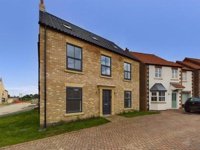 4 Bedroom Detached House For Sale In The Redwoods, Leven