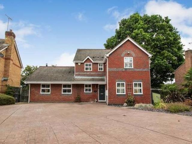 4 bedroom detached house for sale in The Sadlers Tilehurst Reading RG31