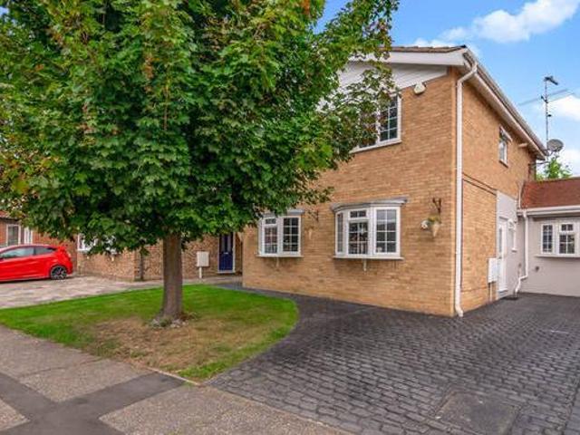 4 bedroom detached house for sale in The Spinneys Eastwood LeighonSea SS9
