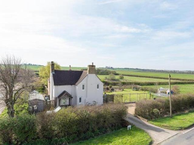 4 Bedroom Detached House For Sale In The Town