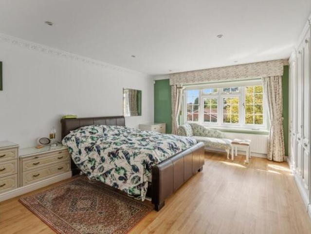 4 bedroom detached house for sale in The Yews, Oadby, LE2