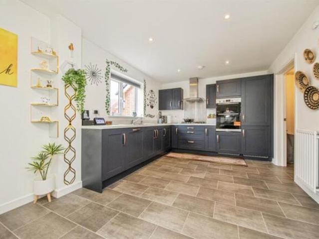 4 bedroom detached house for sale in Thistledown Crescent, Ipswich, IP1