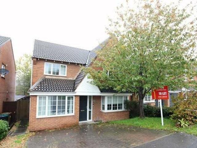 4 bedroom detached house for sale in Thompson Close Swadlincote DE11